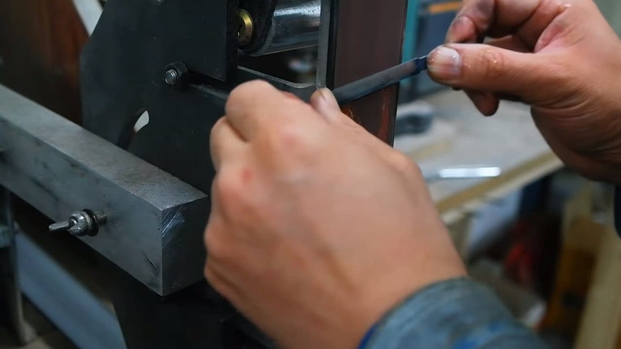Миниатюрный нож в латунной трубке