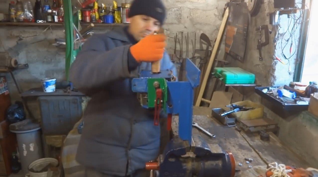 Поворотный настенный точильный станок (3 положения)