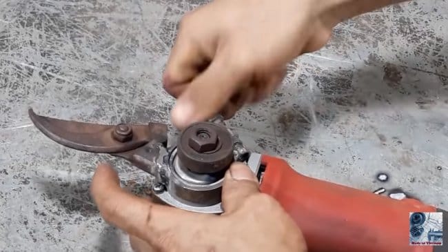Ножницы по металлу - насадка на болгарку