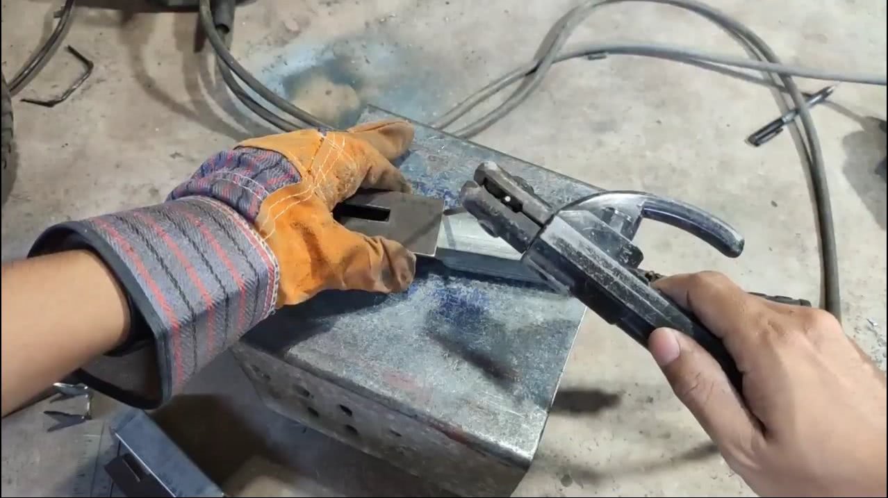 Уникальный электрический самокат с двумя колесами и без руля